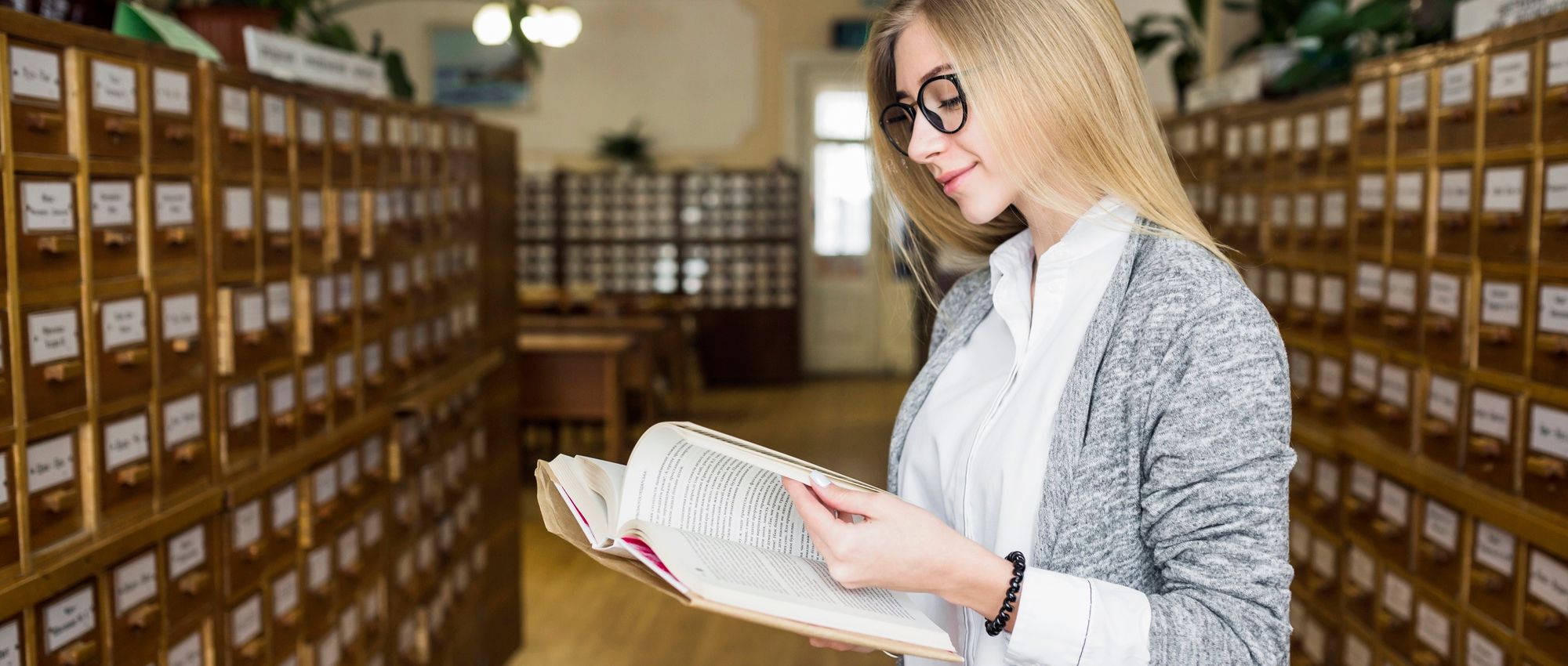 Gestão de bibliotecas na era digital: desafios e oportunidades